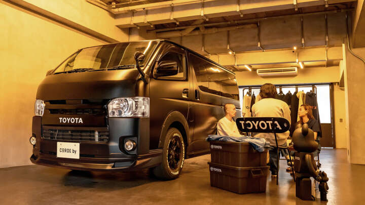 マットブラック仕様のハイエース"HIACE THE CREWVAN"を年間上限20台で販売! | CAR GoodsPress
