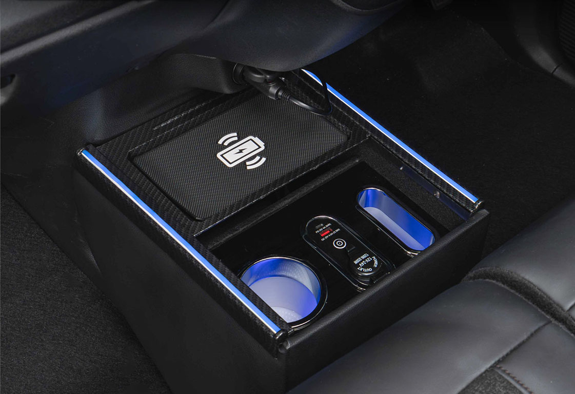 新型N-BOX専用設計コンソールボックスで収納力、爆上がり！LED付きで夜間も大活躍！ | CAR GoodsPress